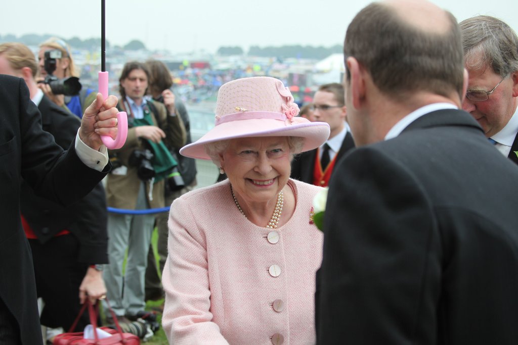 Arsenal fan writes to The Queen - asking for FA cup final tickets • The ...